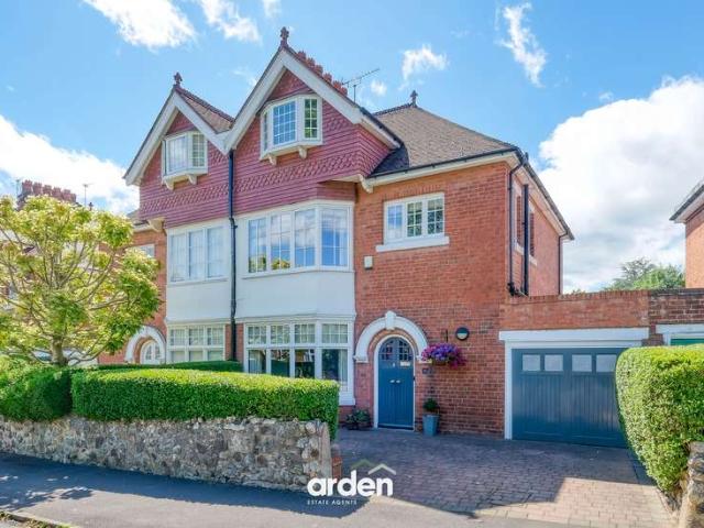 5 Bedroom Property