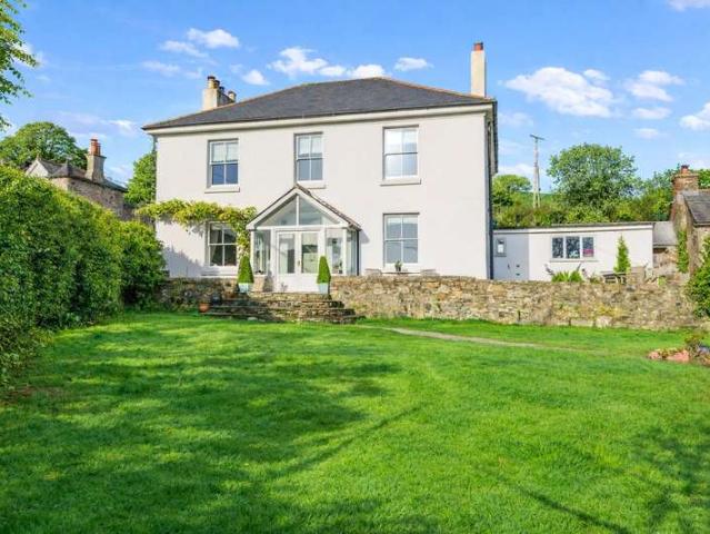 5 Bedroom Property