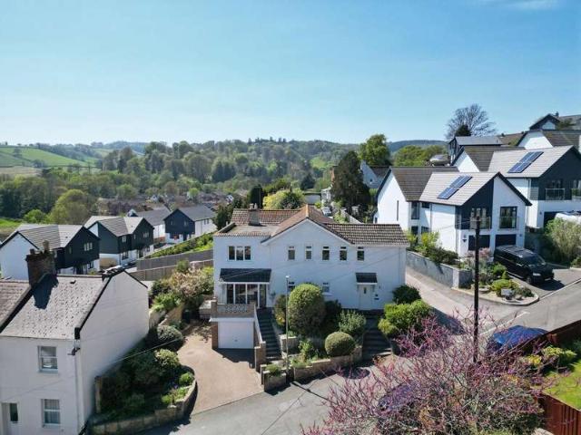 5 Bedroom Property
