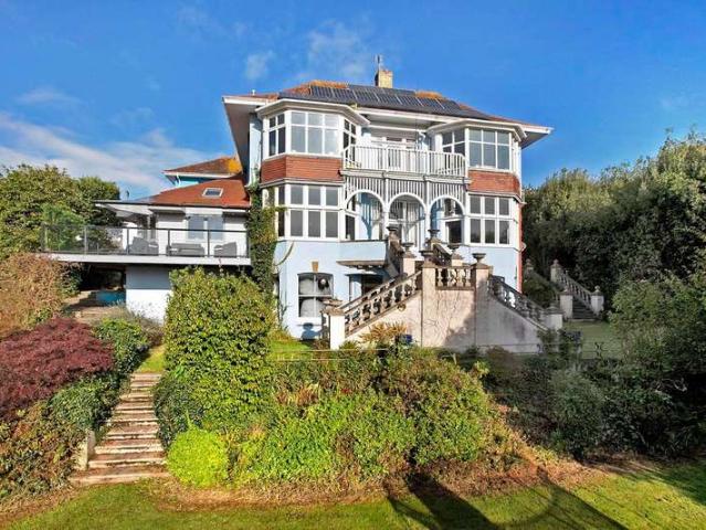 5 Bedroom Property