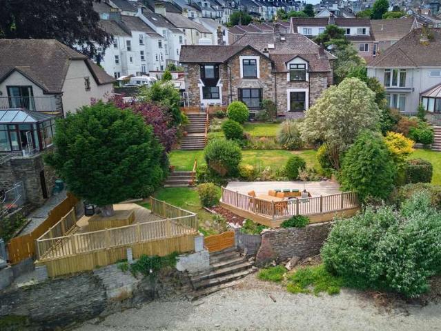 5 Bedroom Property