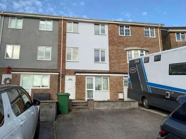 5 Bedroom Property