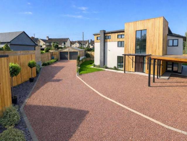 5 Bedroom Property