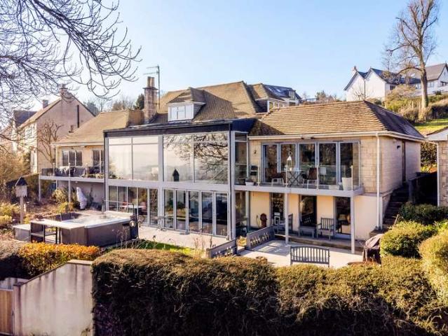 5 Bedroom Property
