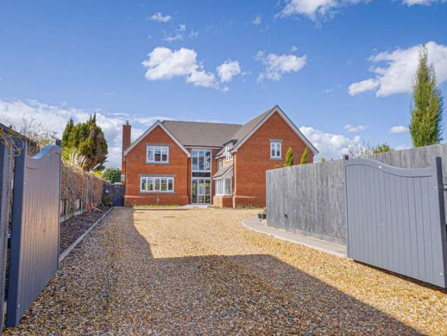 5 Bedroom Property