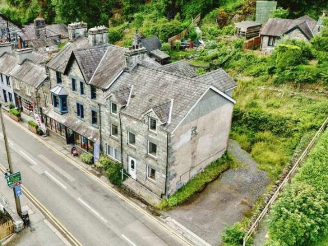 5 Bedroom Property