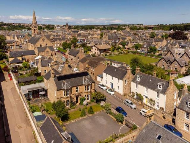 5 Bedroom Property