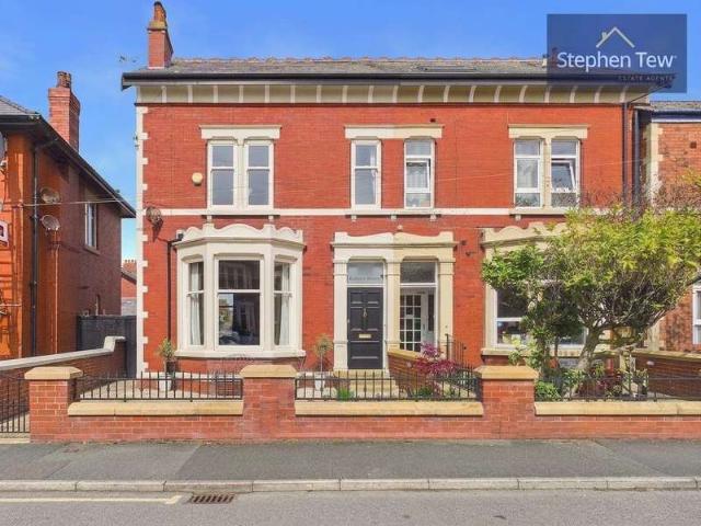 5 Bedroom Property