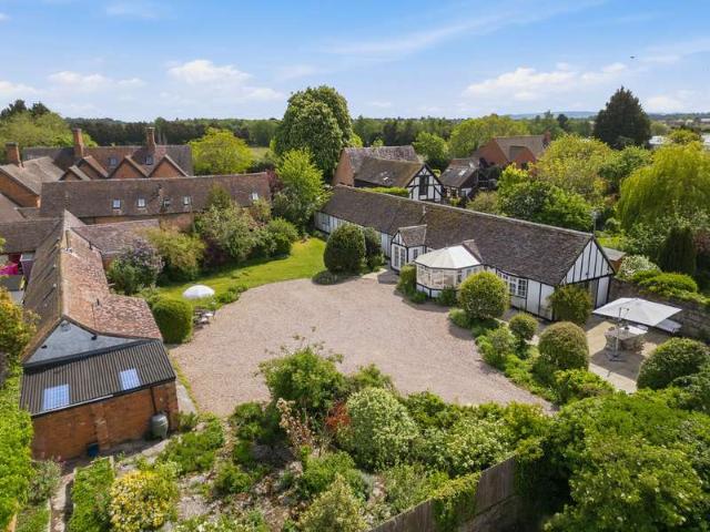 5 Bedroom Property