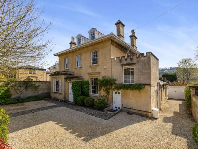 5 Bedroom Property