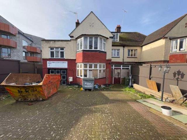 5 Bedroom Property