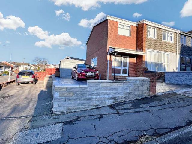 5 Bedroom Property