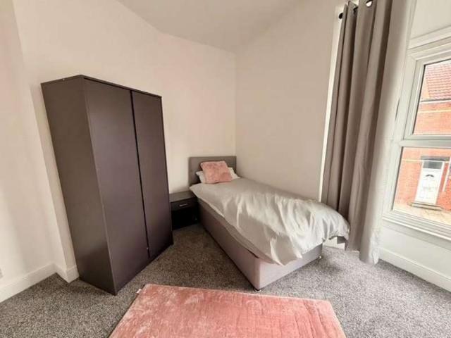 5 Bedroom Property
