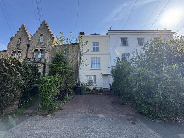 5 Bedroom Property