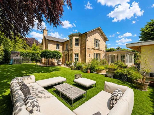 5 Bedroom Property