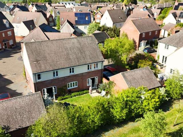 5 Bedroom Property