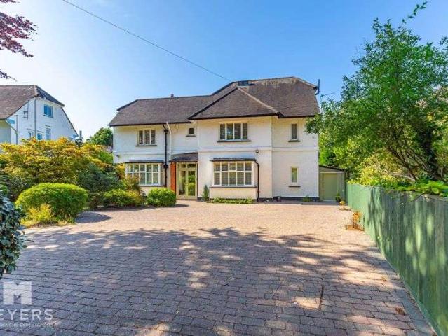 5 Bedroom Property