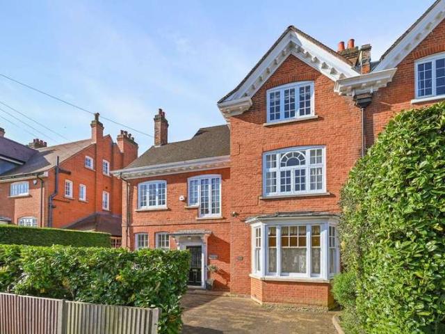 5 Bedroom Property