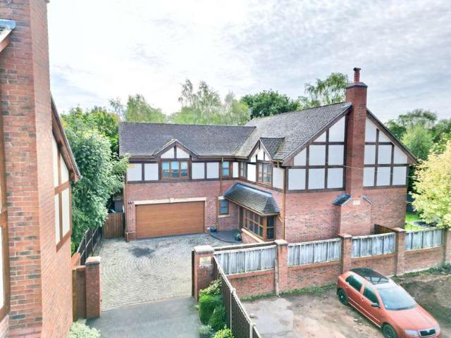 5 Bedroom Property