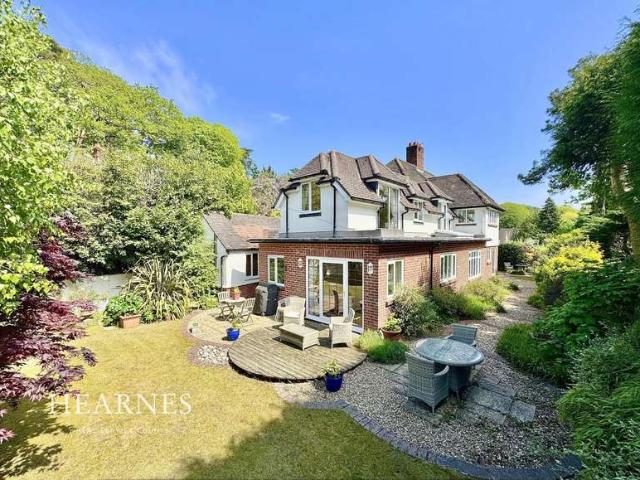 5 Bedroom Property
