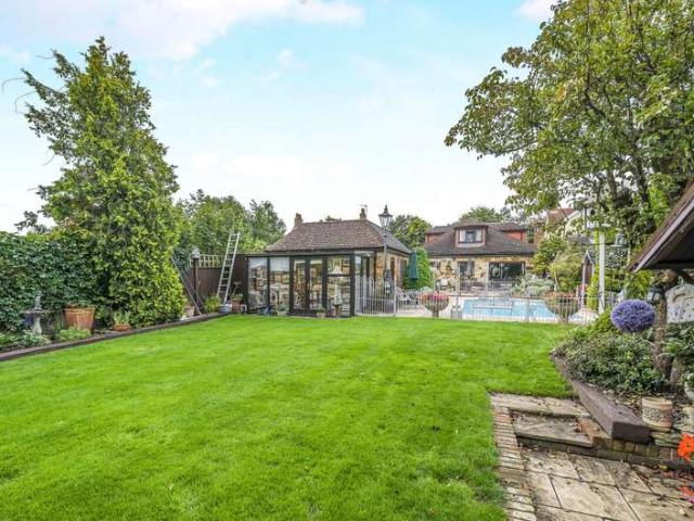 5 Bedroom Property