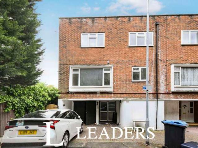 5 Bedroom Property