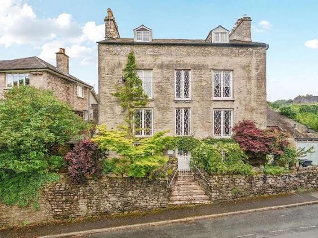 5 Bedroom Property