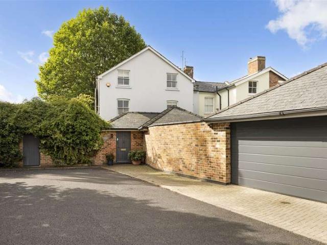 5 Bedroom Property