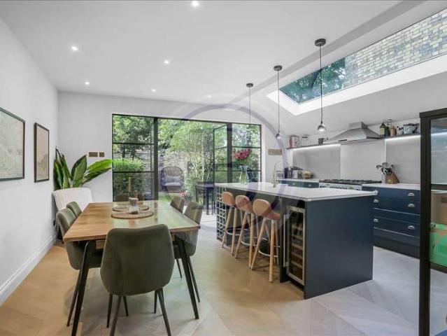 5 Bedroom Property