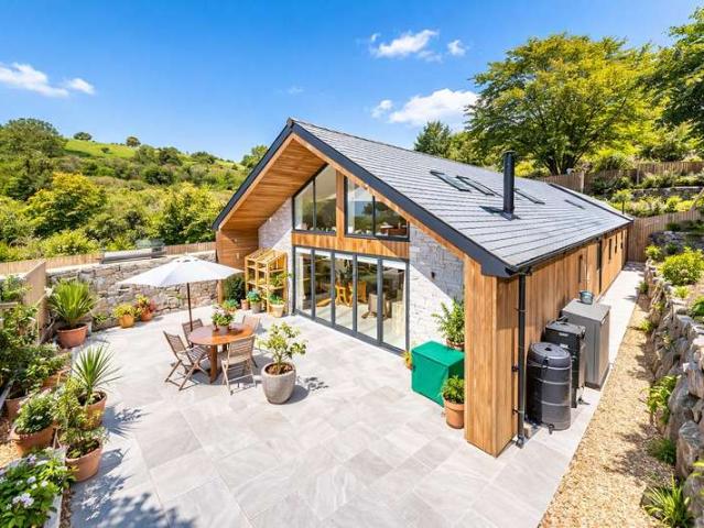 5 Bedroom Property