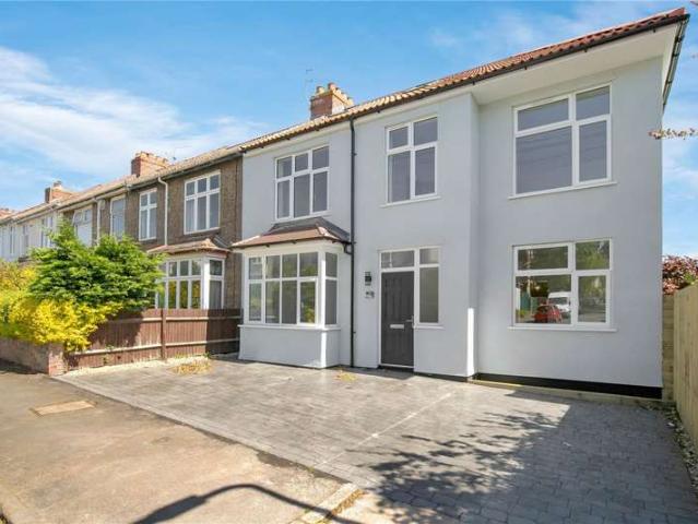 5 Bedroom Property