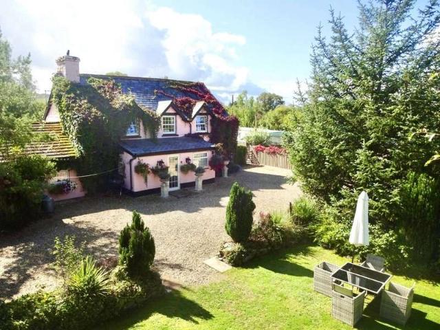 5 Bedroom Property
