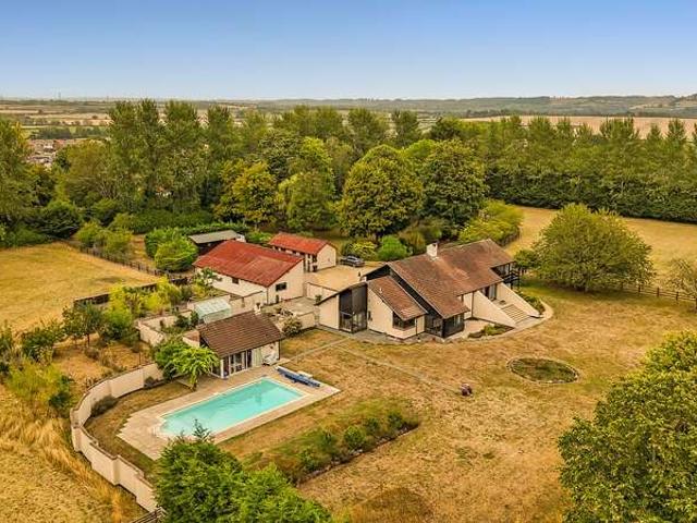 5 Bedroom Property