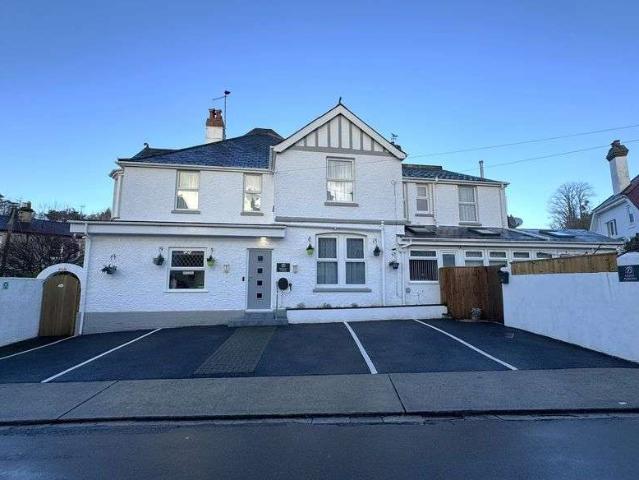 5 Bedroom Property