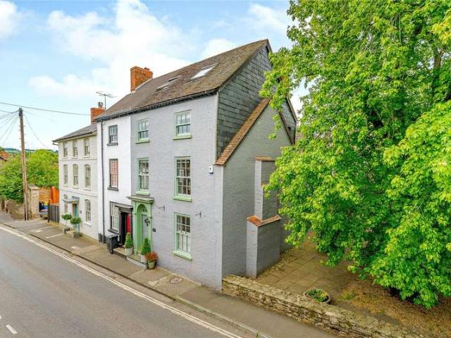 5 Bedroom Property