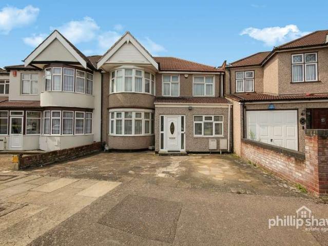 5 Bedroom Property