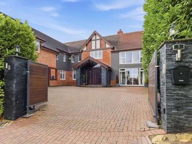 5 Bedroom Property