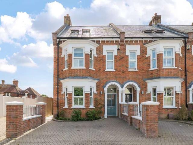 5 Bedroom Property