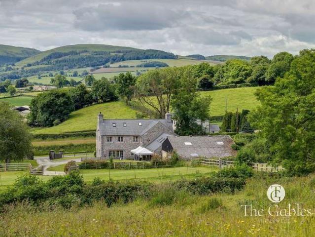 5 Bedroom Property