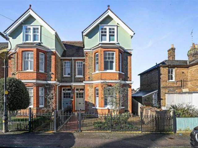 5 Bedroom Property
