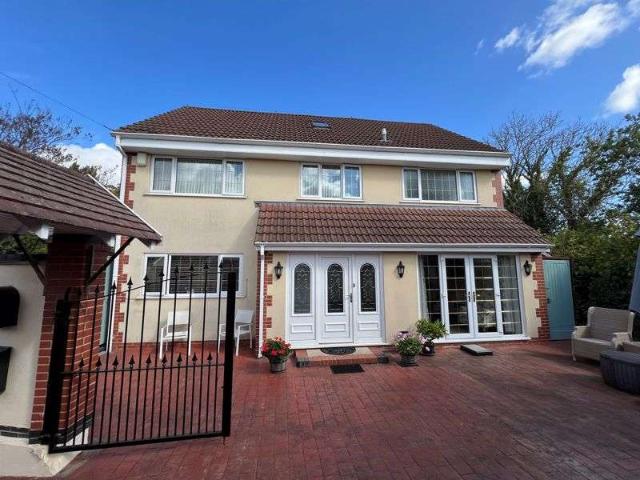 5 Bedroom Property