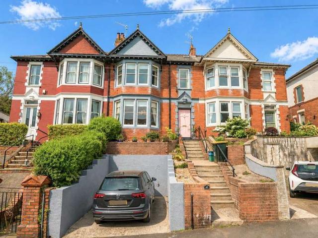 5 Bedroom Property
