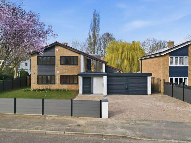5 Bedroom Property