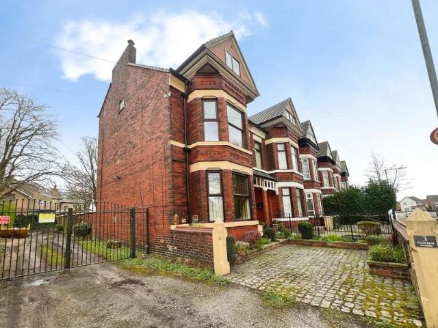 5 Bedroom Property