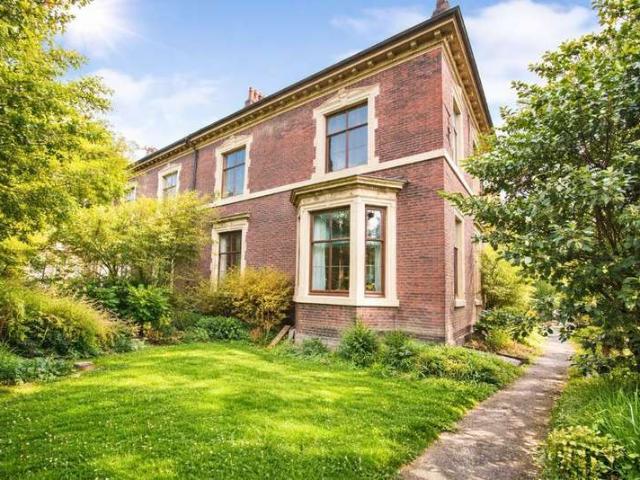 5 Bedroom Property