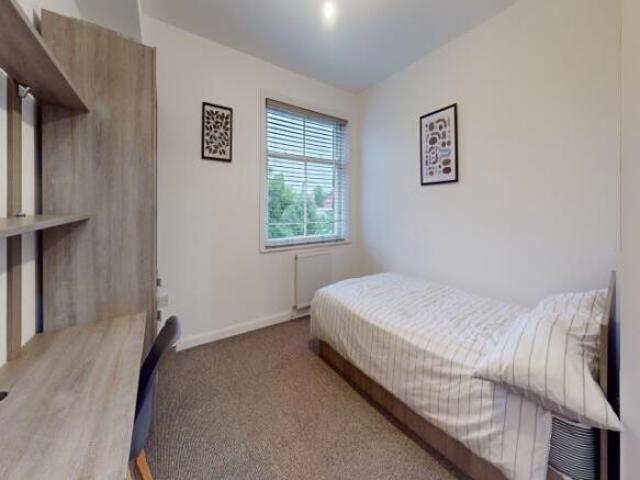 5 bedroom property for rent in Blenheim Terrace, Woodhouse, Leeds, LS2