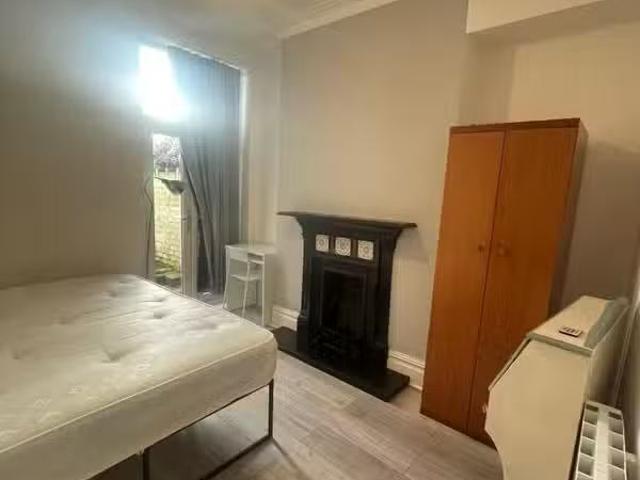 5 bedroom property for rent in Grosvenor street, CF5