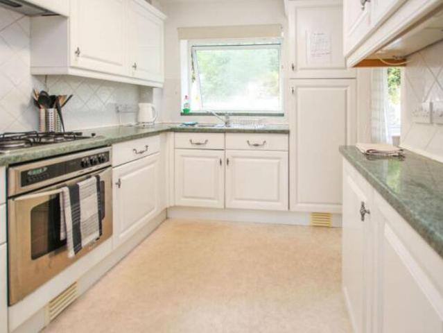 5 bedroom property for rent in Dereham Way, Poole, BH12