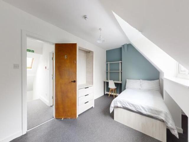 5 bedroom property for rent in St Miachels Crescent, Headingley, Leeds, LS6