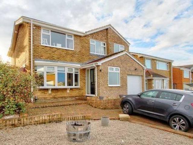 5 bedroom property for sale in Kingsdown Way New Marske TS11 TS11